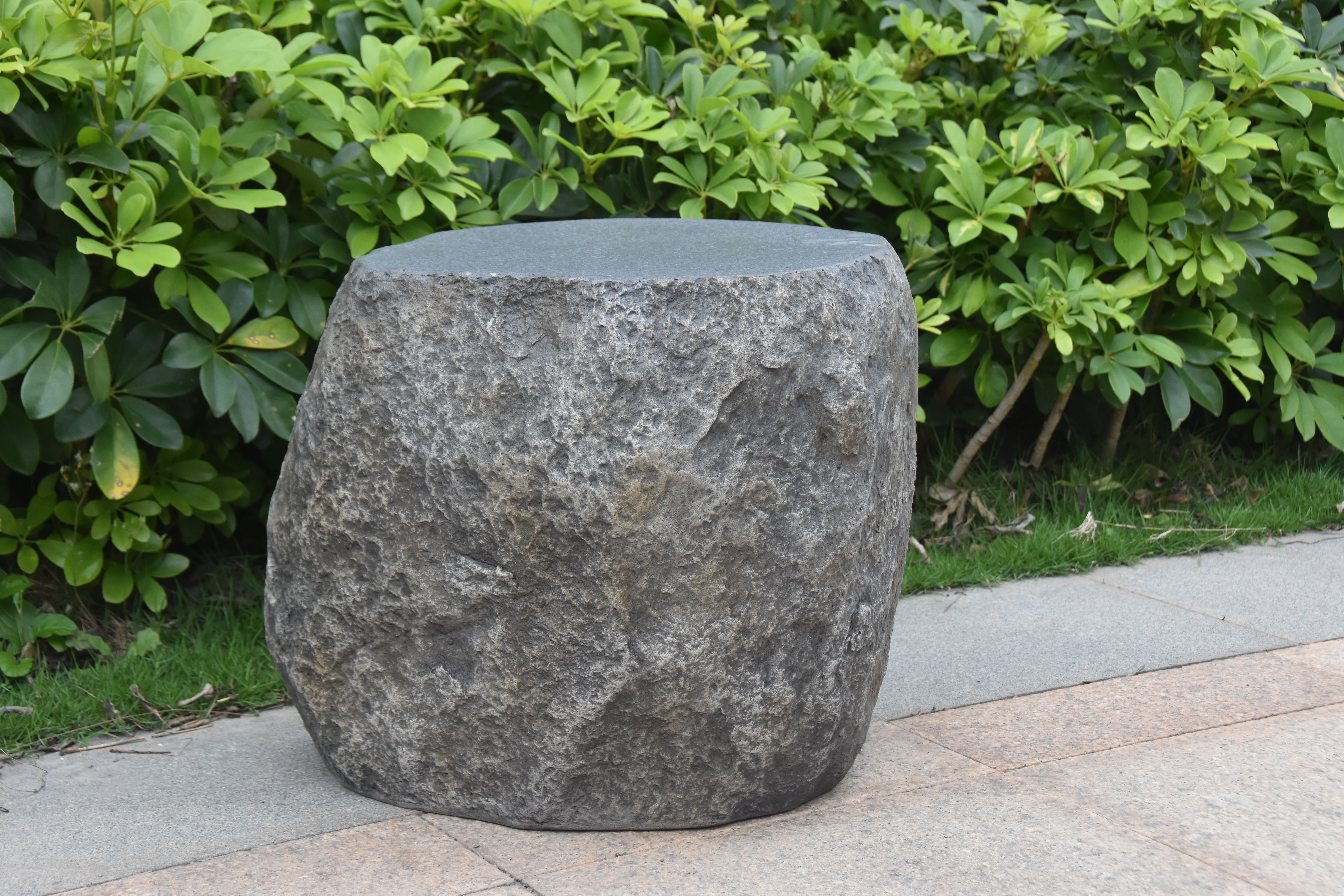 Boulder Seat – The Luxe Cave